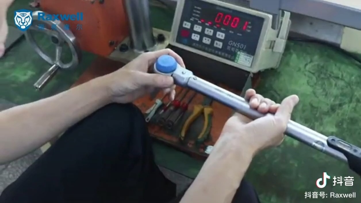 扭力棘轮扳手的使用