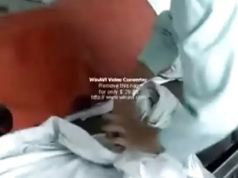 卧有病人床更换床单
