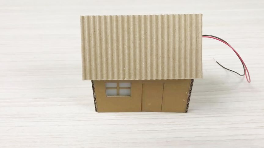 纸做风力发电模型,有风灯就亮,放阳台也是个不错的装饰品哦