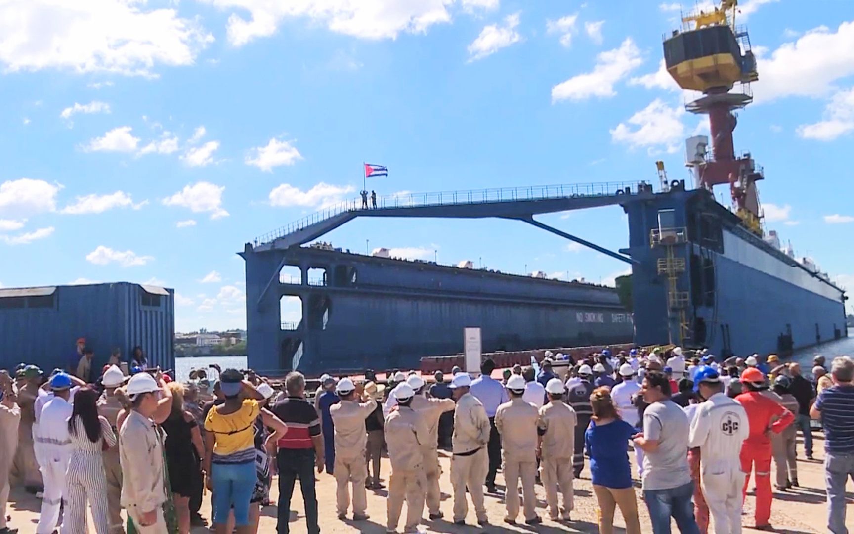 古巴进口中国制造的浮船坞开始运营,长220米,起重能力2.2万吨