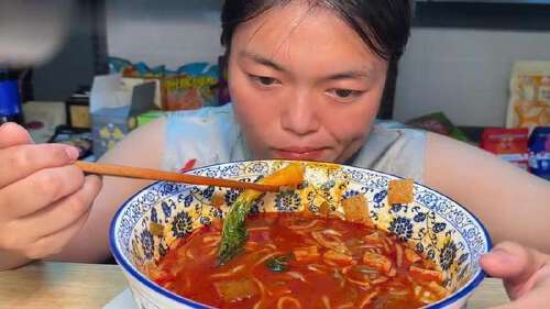 螺蛳粉新吃法!土豆粉吸满酸辣汤汁,一口下去太满足了