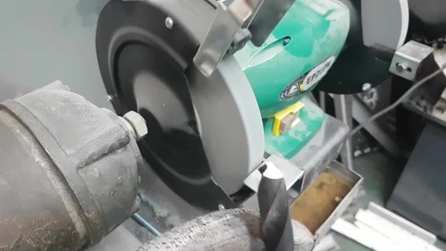 手把手教你钻头修磨的方法,感受一下修磨后的效果