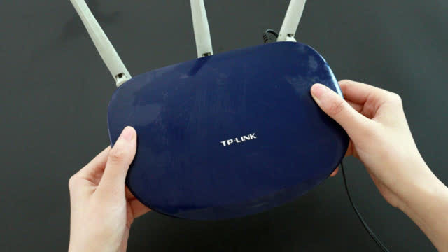 家里没有网络,教你重置路由器,网络立即连接上