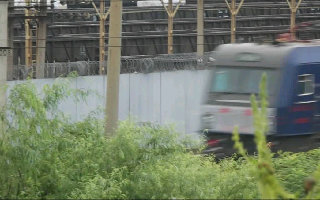 HXD3C0752牵引K7512次列车小乐屯正线通过