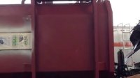 挂桶式垃圾车工作操作演示