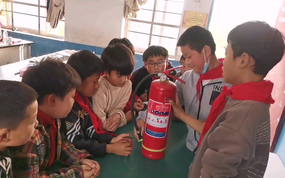 你会正确使用灭火器吗?你亲自动手用它灭过火吗?