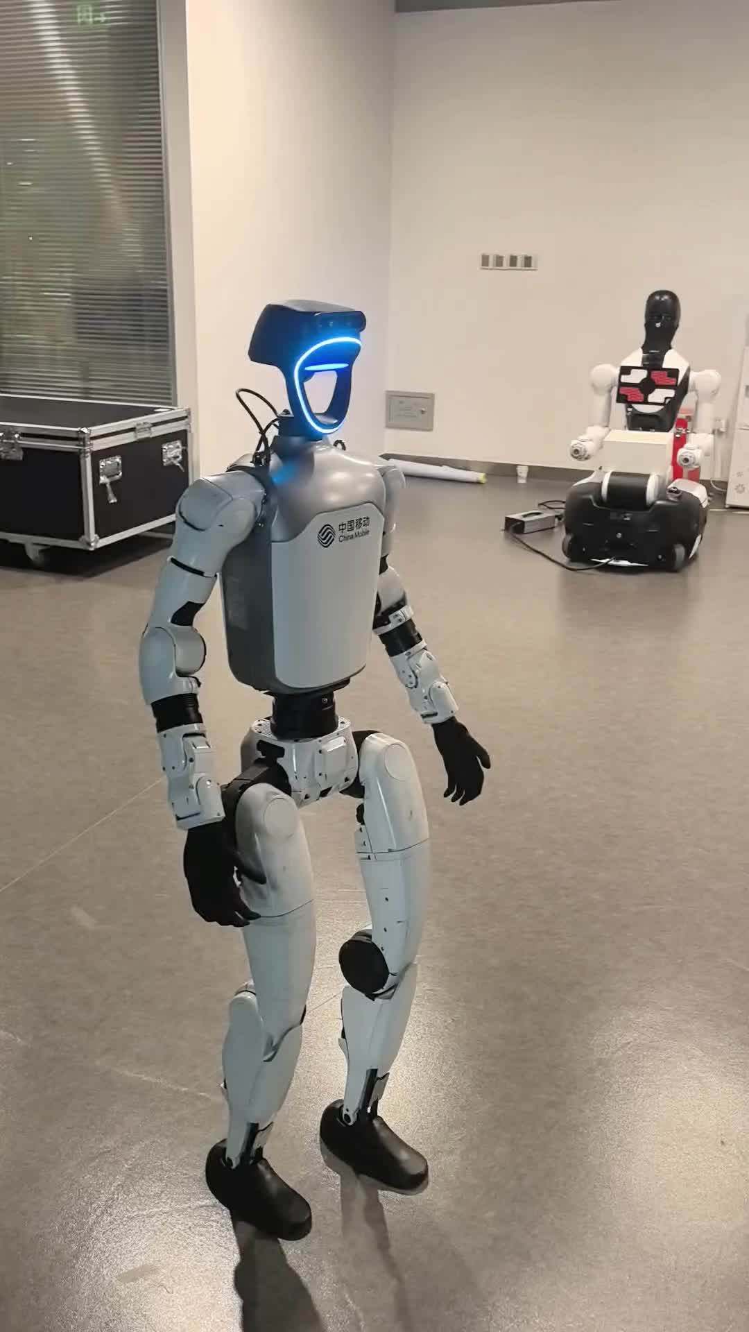 机器人上学学习一下,改造一下。就可以完全脱离遥控,自主执行指令,...