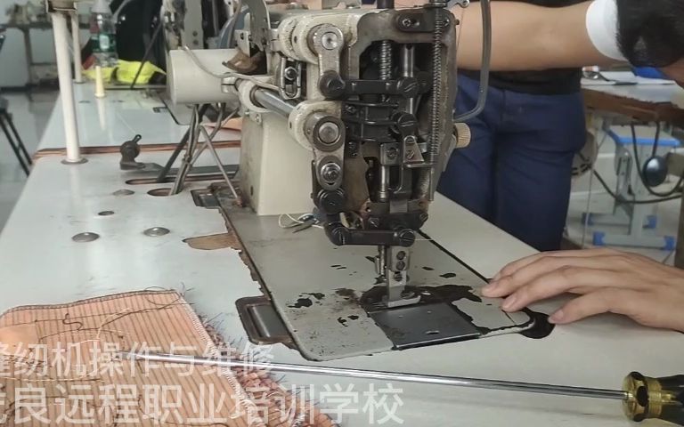 如何在缝纫机上调整缝纫速度和线迹长度?缝纫机上的线怎么弄断?