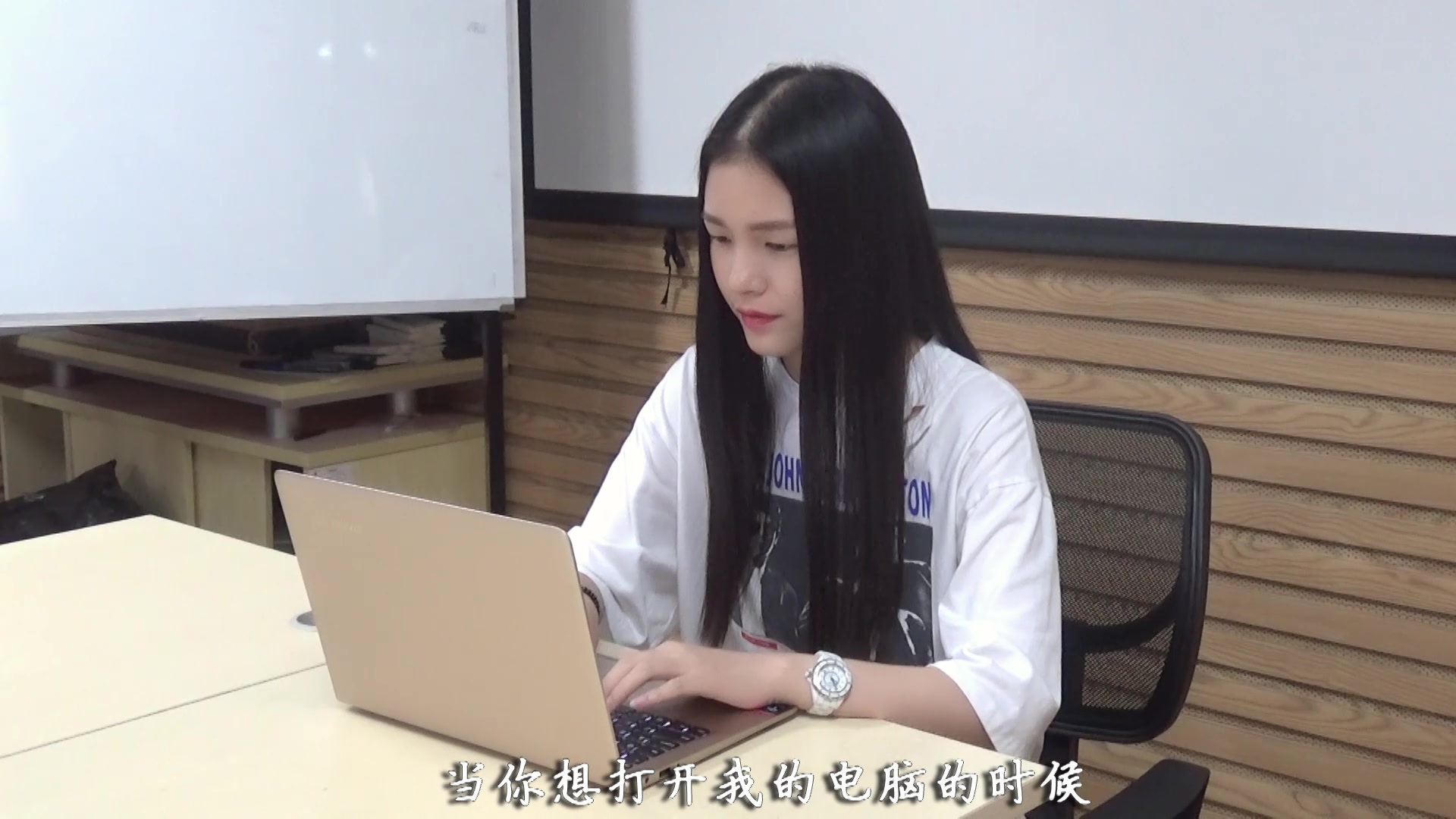 萌妹电脑教室:出镜教你Win键的快捷使用