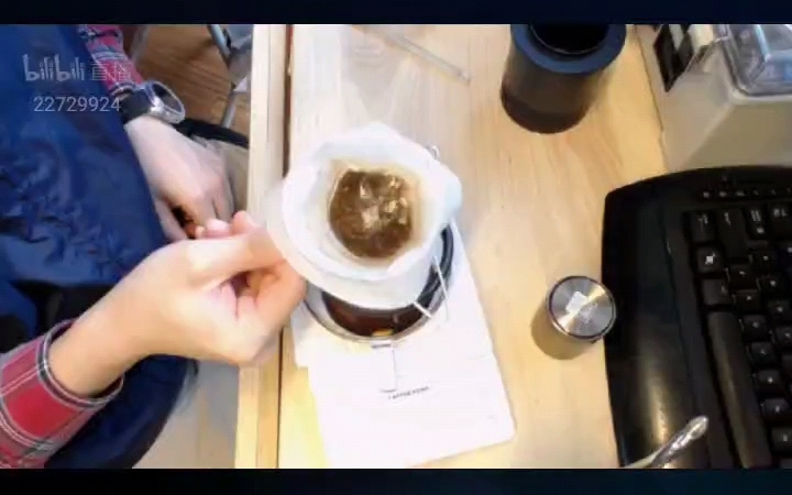 [保持开放心态持续谦虚学习]来看看硬核资深咖啡师是怎么做手冲咖啡...