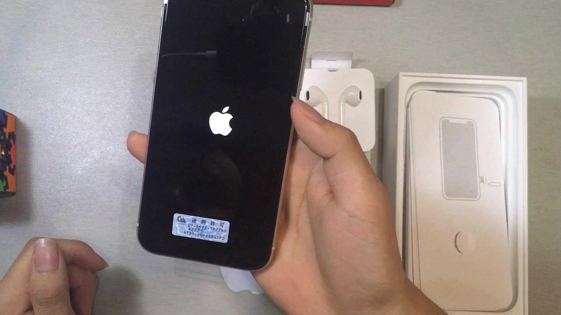 iPhone11 首发开箱评测 苹果最新款手机苹果11究竟怎么样?刁仕豪带...