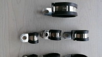 不锈钢连胶条卡箍 包胶管夹线夹 SKM软管紧固夹厂家