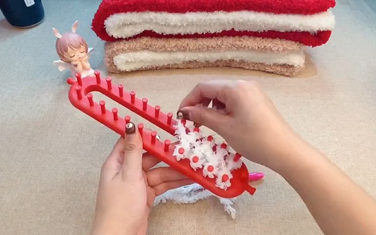 珊瑚绒围巾编织神器教程