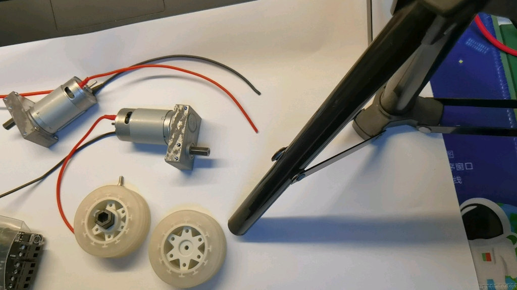 从零开始制作智能车—之三 连接电机 车轮 车体