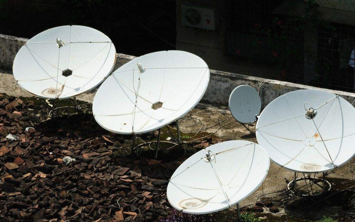 卫星锅能接收国外频道,为何国家禁止安装?危害比想象的大