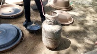 看看这个世外高人如何刷脱模剂的,70锅盖刷铅粉内外两沿视频教程