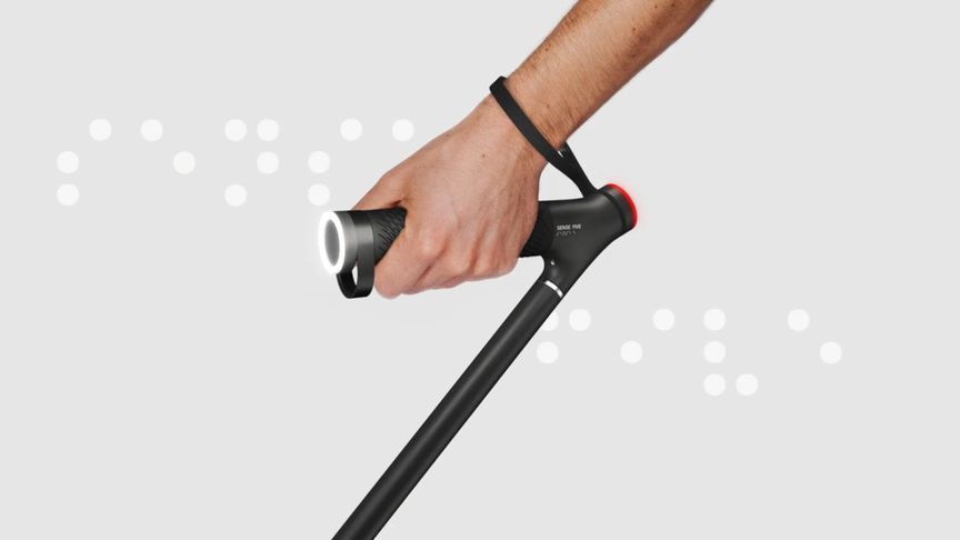 会带路的拐杖,功能简单实用,对老年人很友好