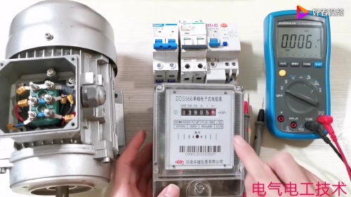 都说电表走得快,电费越来越高,到底有没有猫腻?老电工从不说透