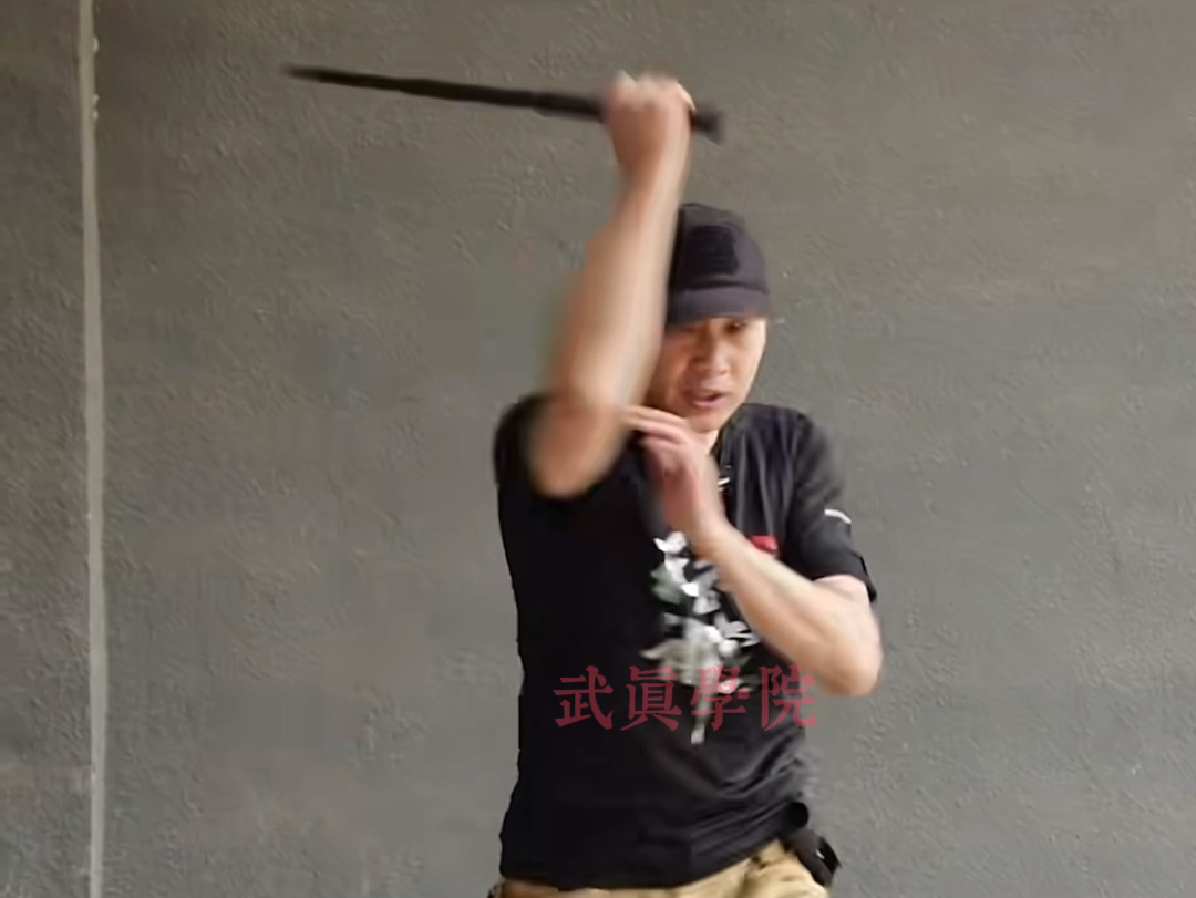 伸缩警棍常用的打击方式。