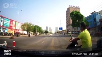 谁的责任 我正常直行 电动车没打转向灯 还在非机动车道上 可惜人跑了。