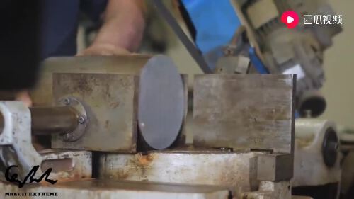 民间高手现场秀绝活!钢柱秒变弯管机模具,这手艺太硬核了!