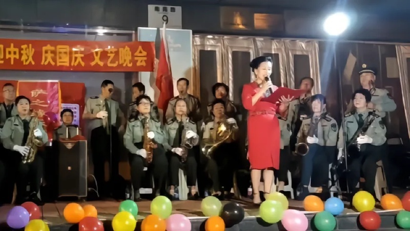 《萨之缘管乐团》迎中秋大型音乐晚会开场演出,大气磅礴