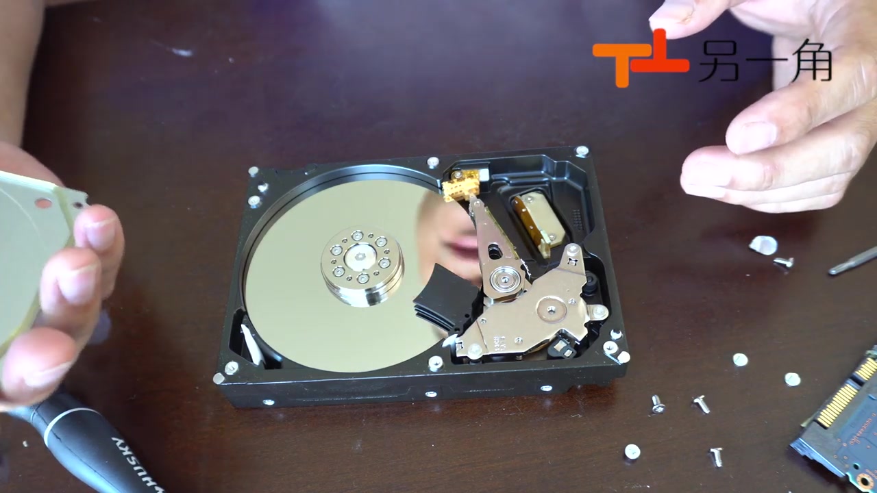 机械硬盘拆解实录