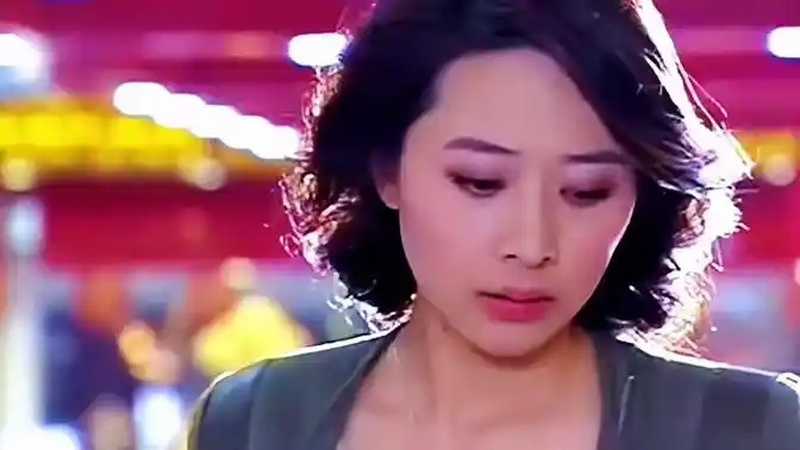无知真可怕,把百万翡翠手镯看成几十块的地摊货