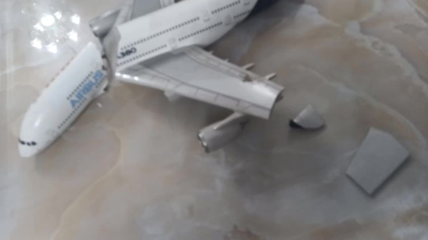 第一个飞机模型, a380空客原场涂装,搬家的时候弄坏了#飞友