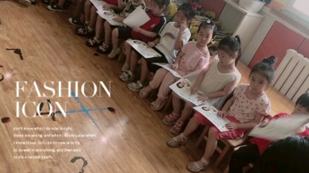 萌睿教育老师和部分园所小朋友上课互动