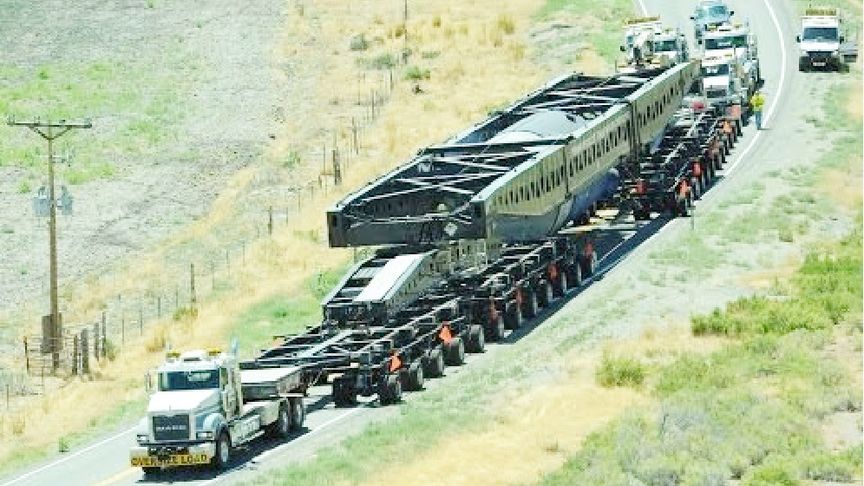 超级大卡车,可负载2000吨!相当一列小火车,司机开5万也不多