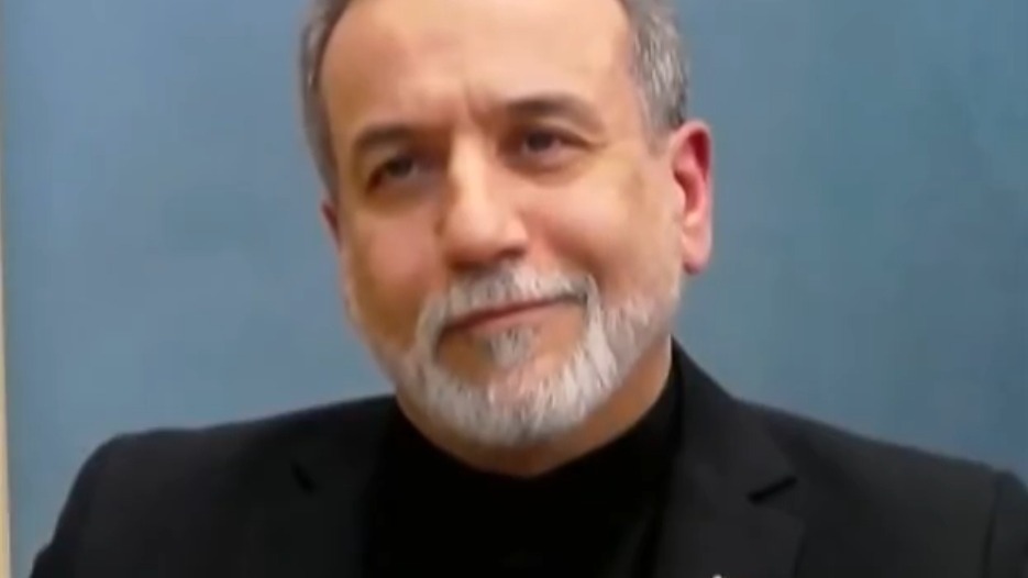 被问是否害怕美国地面入侵,伊朗外长表情十分不屑