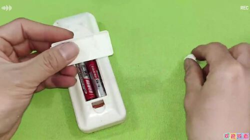 神奇!塑料断裂用插座就能修复,再大的裂痕10秒轻松搞定