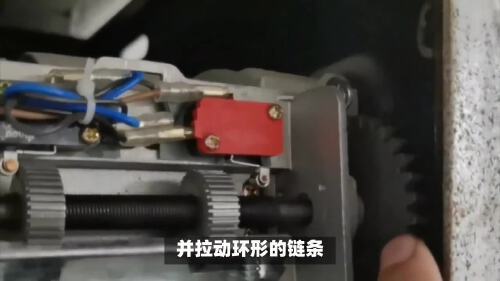 电动卷帘门失灵?3招按键调整秒修复,省下维修费!
