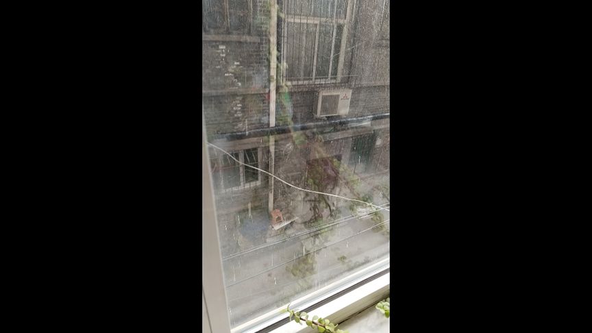 这外面下雨还打雷呢,今天不拍游戏视频,拍下雨的场ߘ�ߘ�ߘ