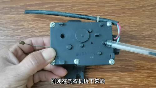 洗衣机排水电机牵引器,故障点没拉力导致不能脱水