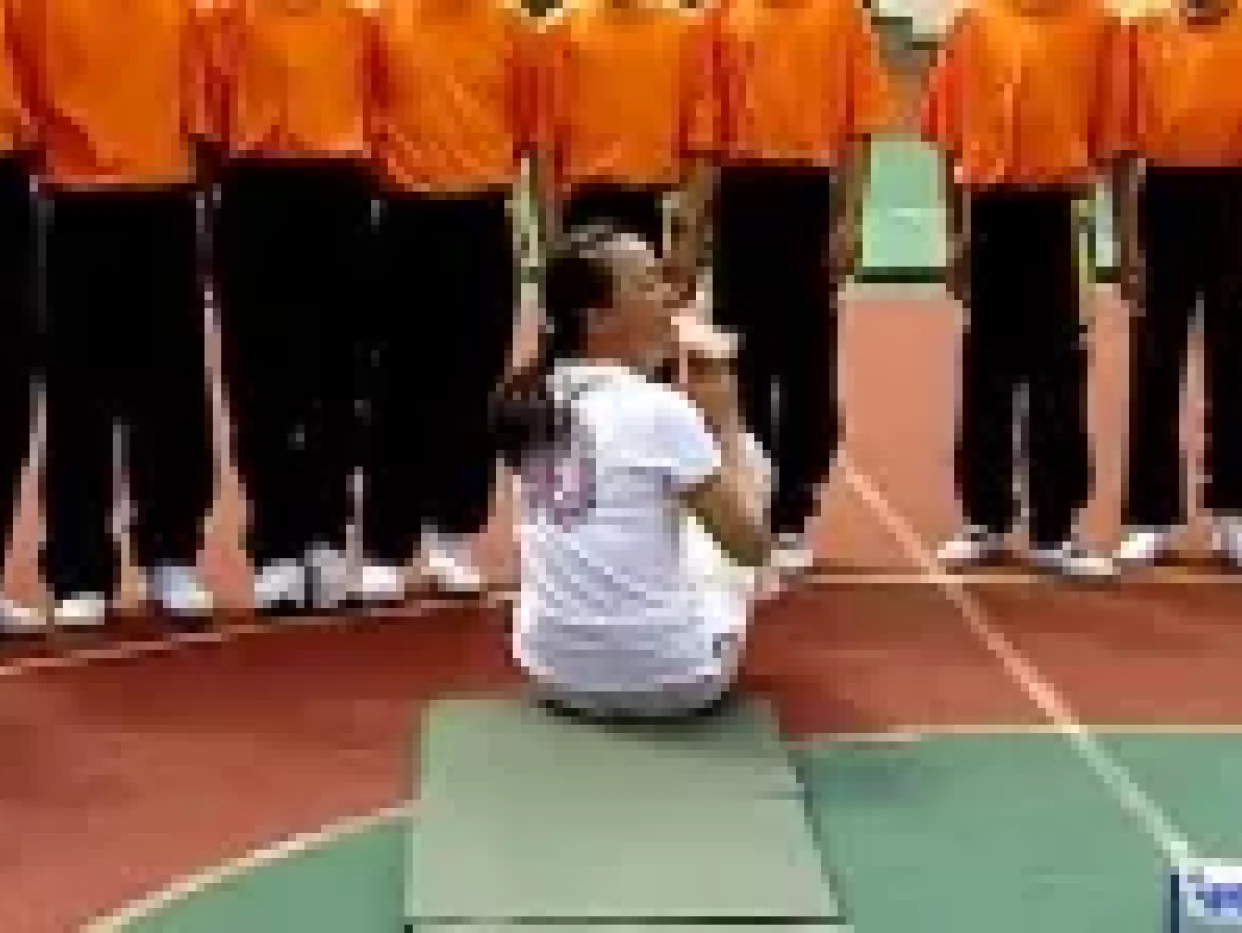 第四届全国体育观摩课小学-技巧前滚翻接后滚翻
