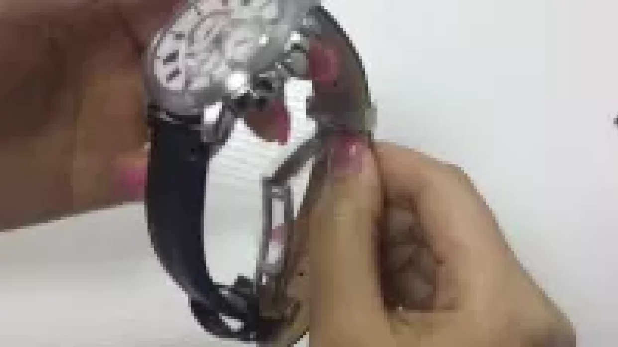 蝴蝶扣表带调节视频