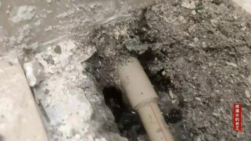客户家水管漏水严重，不用水水表也会自转，老王过来精准定位成功
