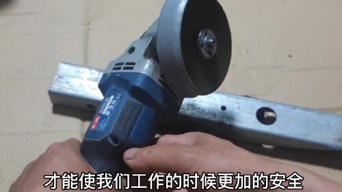 使用角磨机千万要记住这个口诀,才不会出现卡片崩片,才会更安全