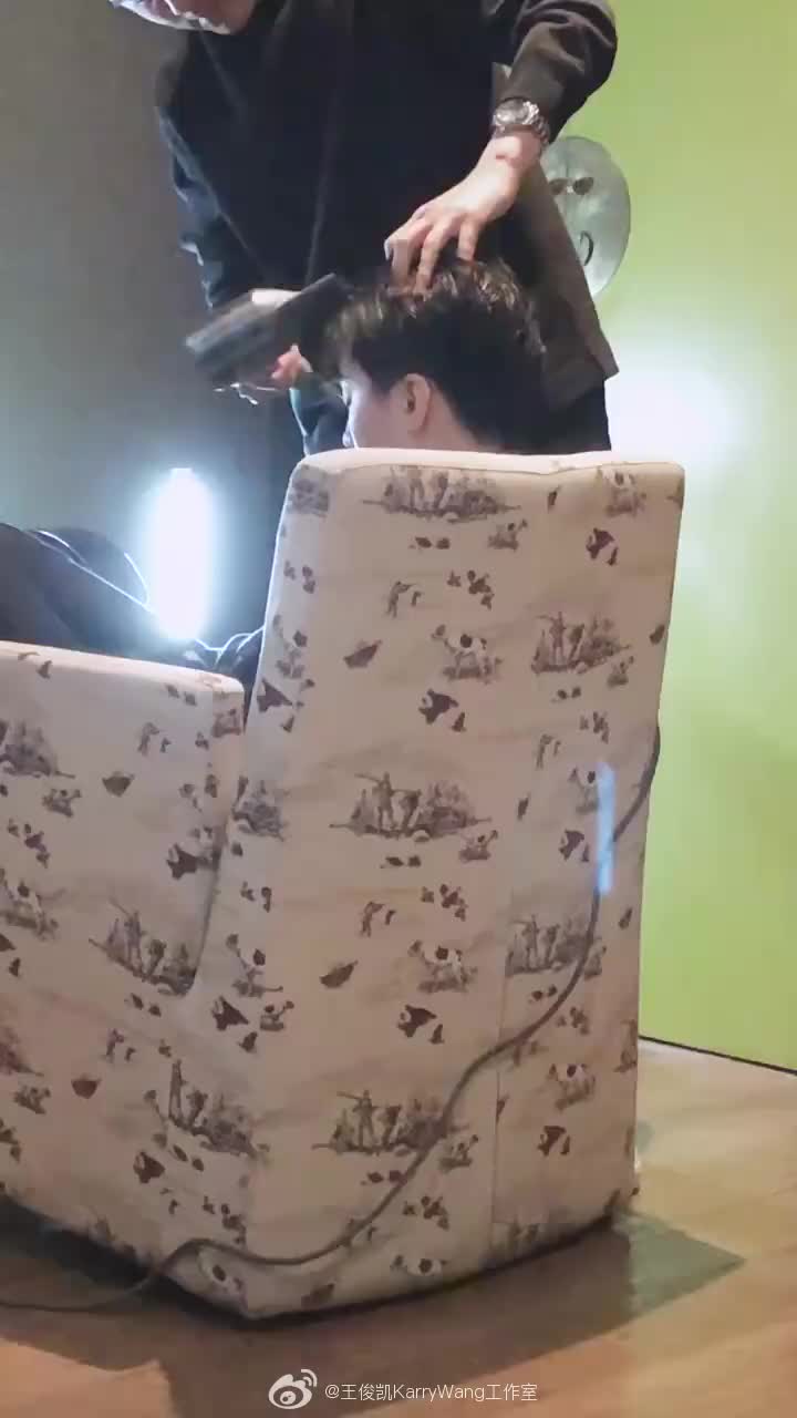 王俊凯工作室2018.10.14微博故事