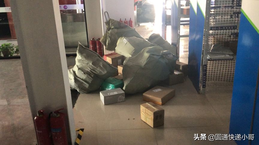 今天圆通小哥带你们看看寄快递价格表