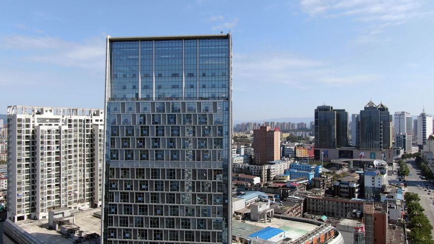 航拍怀化的一座地标建筑,这里很繁华