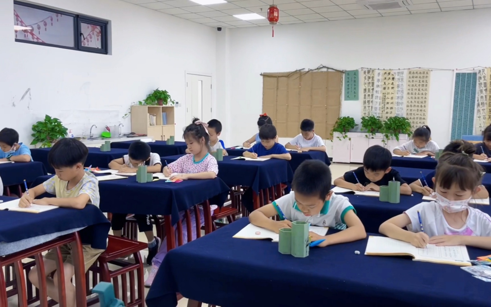 书法|二年级暑假前的一节书法课