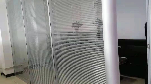 ...玻璃隔断厂家承接安装设计维修:各种玻璃隔断、百叶隔断、感应自动...