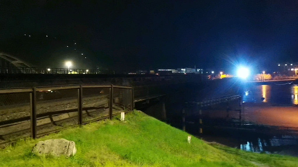 这是吉林省通化市东昌区梅集线128km铁路桥拍车小合集:K7521次列车...
