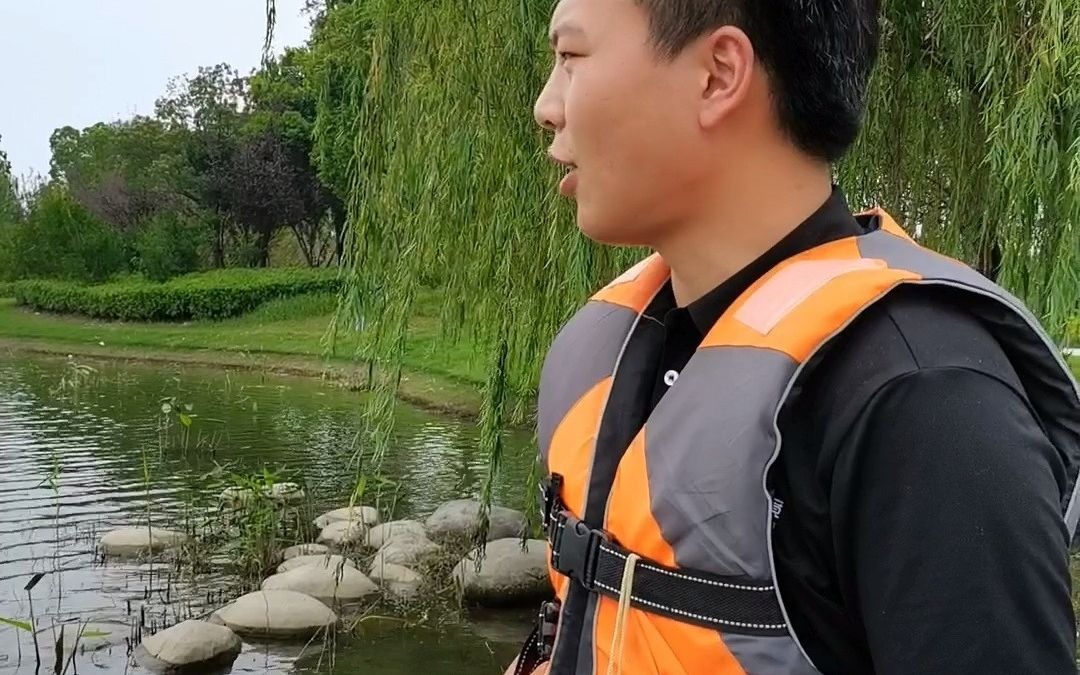 科技新颖力,小小的船儿蕴藏大大的能量,近距离观察无人船水文监测