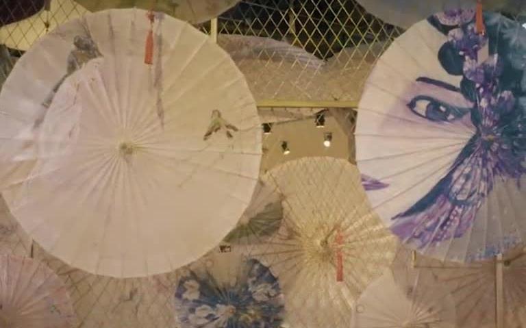 泸州油纸伞,400多年的生产制作历史,被誉为“中国民间伞艺的活化石”