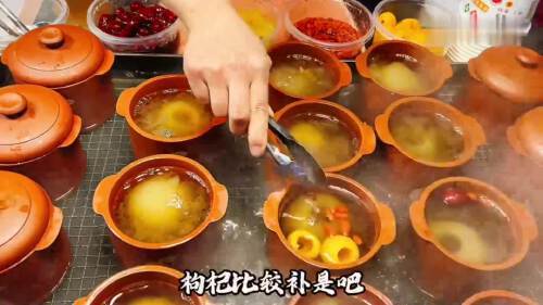 秋天来上一碗烤梨、真的是太幸福了、养生又养胃、整个人都暖和了!...