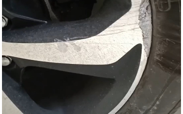 汽车轮毂刮擦后修复全过程!